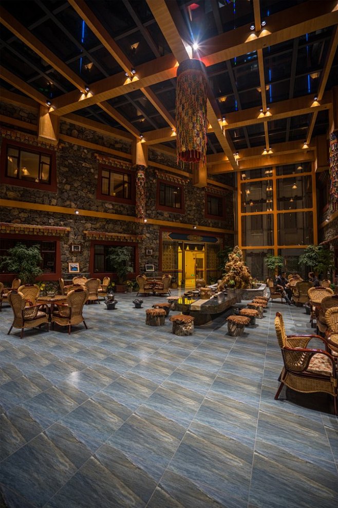 巴拉格宗藏式生态大酒店