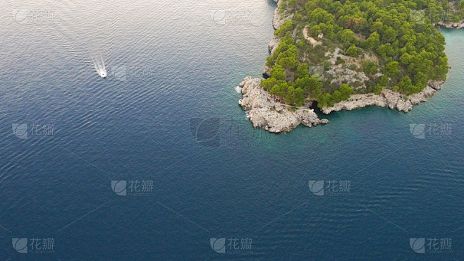 鸟瞰图的船穿过亚得里亚海