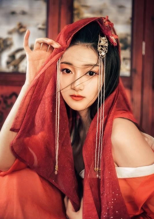 醉酒霓裳 古装红衣遮面美人 汉服古风美女撑伞遮面写真