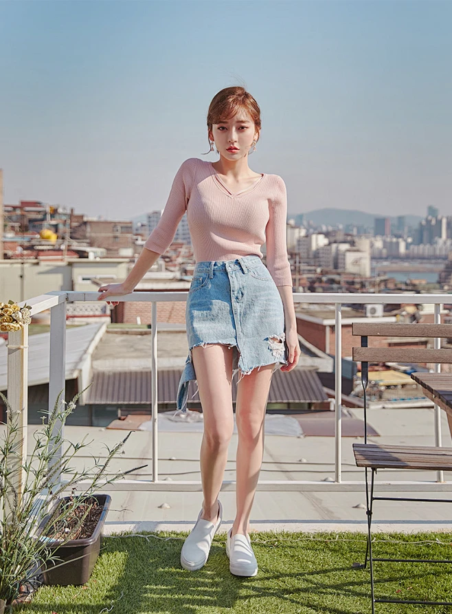 들키고 싶은 맘 knit by 츄(chuu) : 넥라인 디테일로 은근히 섹시한 매력의 골지탑♡ PRODUCT INFO 은근하게 섹시한 매력의 골지탑을 소개해드릴께요-! 7부 ...