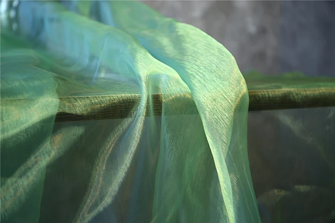 镭射幻彩加密欧根纱布料透明渐变水光纱面料学生毕业设计服装面料-淘宝网-花瓣网