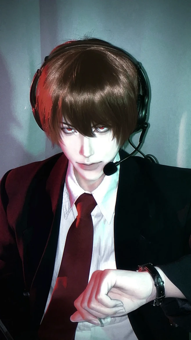 卡密。#cos #夜神月 #死亡笔记 #二次元@白允恩，采集@屿堍-花瓣网