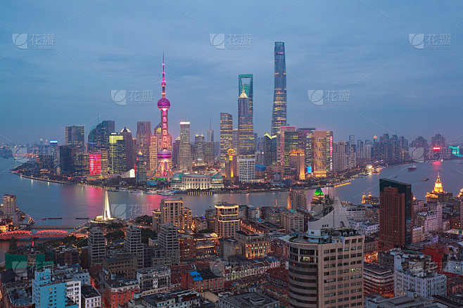 航拍上海外滩夜景天际线