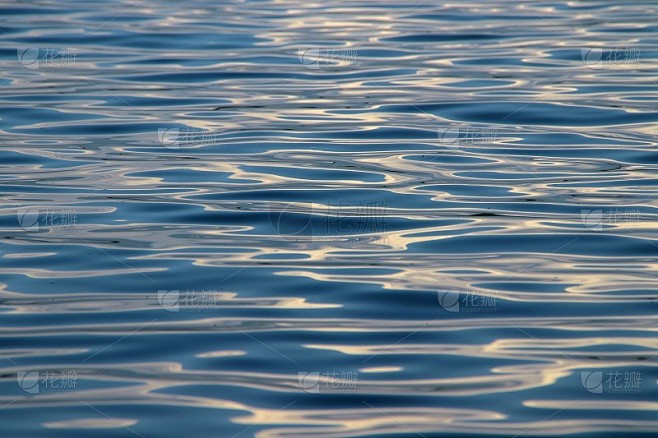 起涟漪的水面