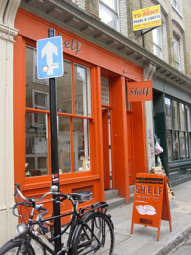Red Storefront-花瓣网