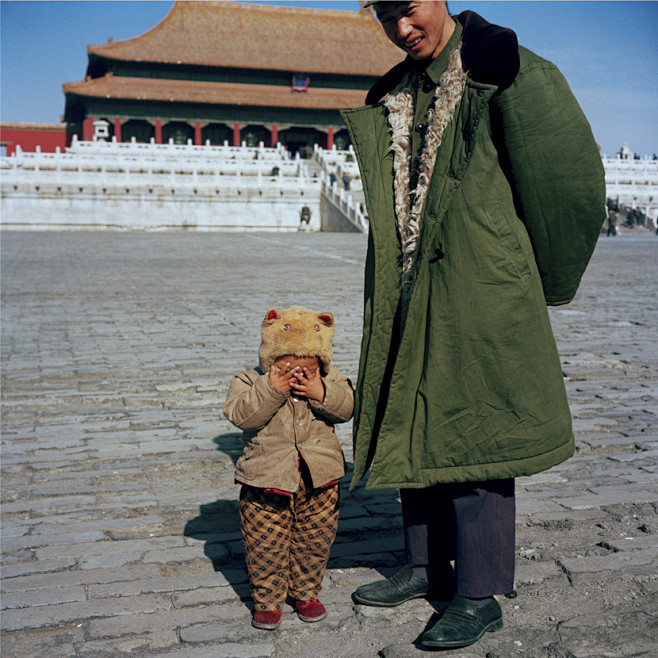 A father and son in the Palace Museum, Beijing, 1981-1982. Courtesy of ...