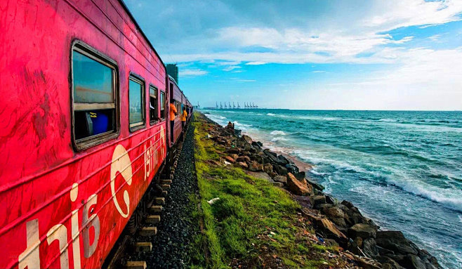 斯里兰卡海边小火车上，《千与千寻》取景原型