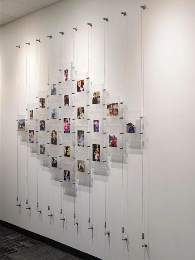 Scope Acrylic graphic display mounted with cable hardware, wayfin-花瓣网