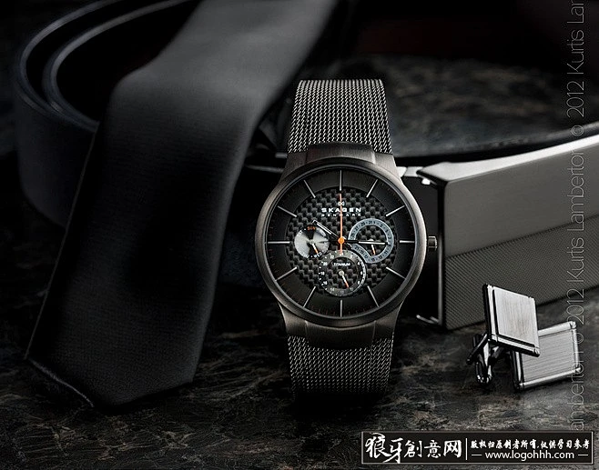 艺术摄影 高端商务男士手表商业摄影 红色表针商务手表拍摄 黑色西装领带背景 黑色皮带背景 #海报# #海报设计# #广告设计# #宣传单 ...