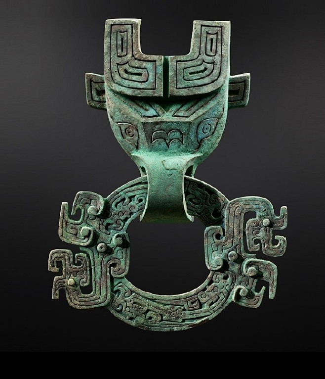 #每天一件青铜器# 比利时古董商Giselle Croes行藏西周晚期:牛型衔环辅首.是西周时期非常罕见的器物,又非常精美.立体的牛首有鳞纹的 ...