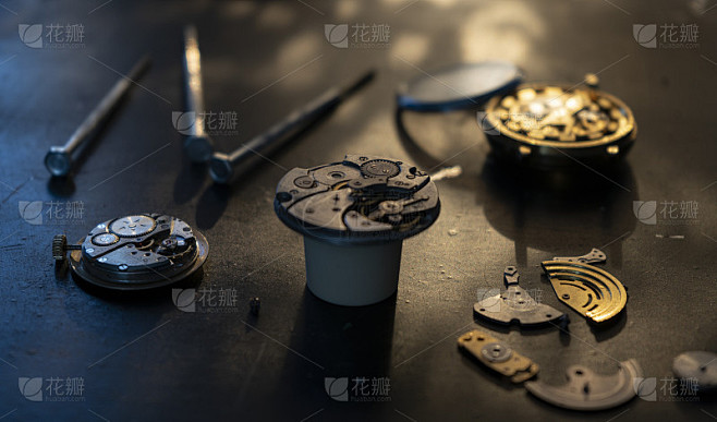 钟表匠的作坊，专门用于修理的工具 5718
