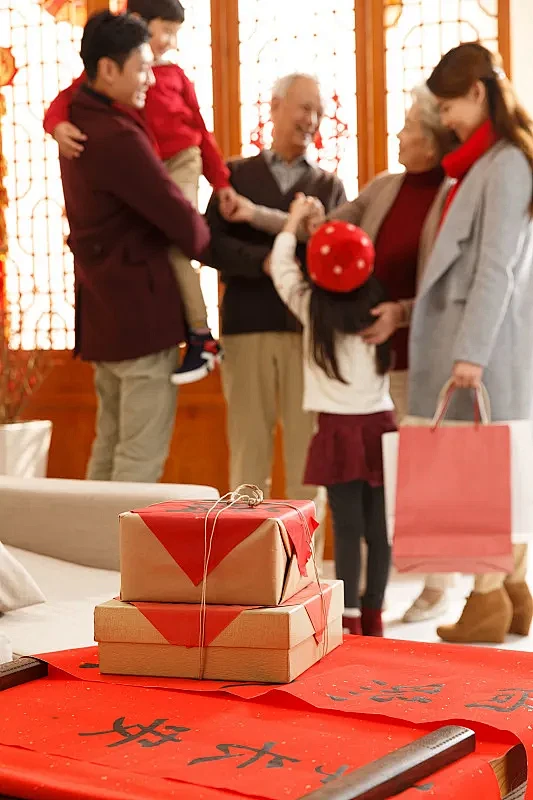 幸福家庭回家过新年照片下载-花瓣网