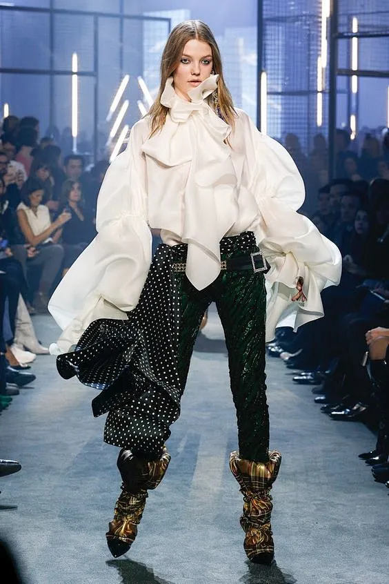 Alexandre Vauthier | Haute Couture - Spring 2018 | Look 25-花瓣网