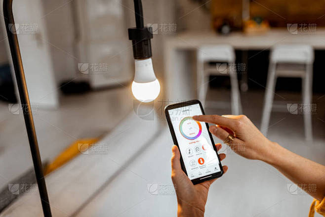 Controlling light bulb with mobile device