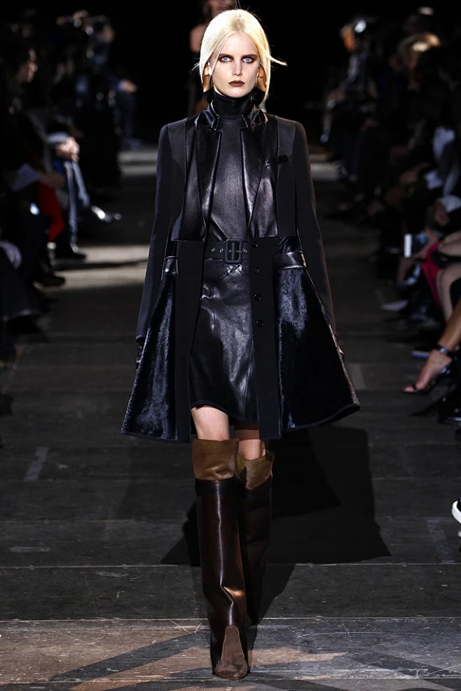Givenchy Fall 2012 Ready-to-Wear Fashion Show : The complete Givenchy ...