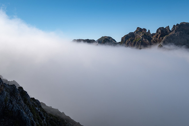 CLOUDY_MOUNTAINS_170