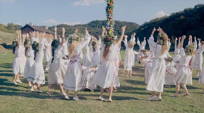 对 应 | 电影 THE WICKER MAN (Robin Hardy, 1973) MIDSOMMAR (Ari Aster, 2019) 这两部真的非常像……尤其剧情。不过 还没看，看完 ...
