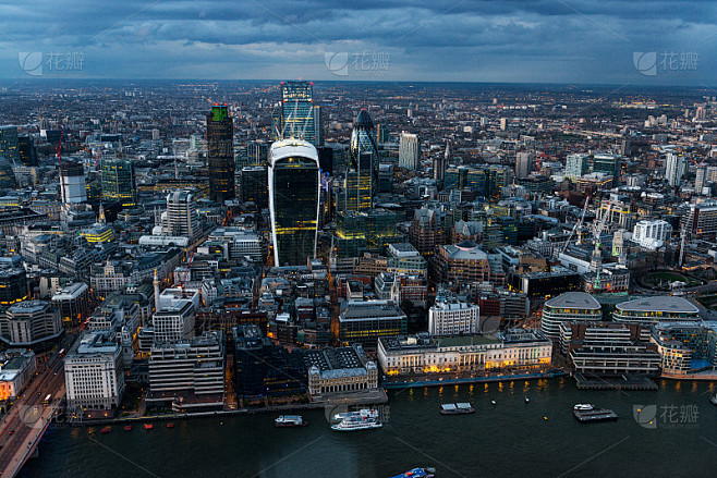 黄昏时的伦敦城市景观