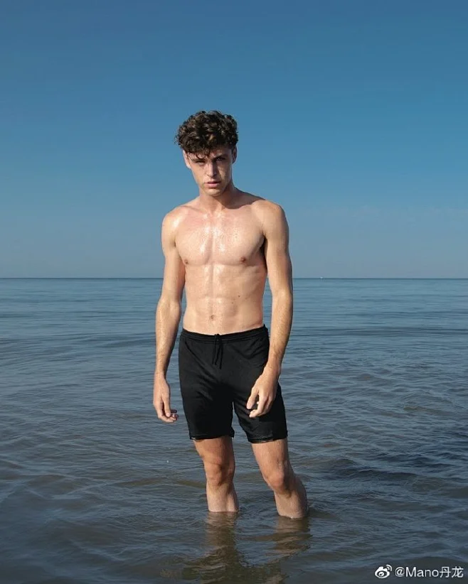 “Heat Wave” By Iván Lozano -花瓣网