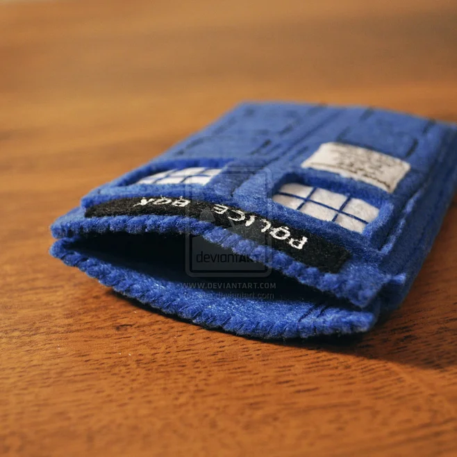 felt tardis case by yiea-花瓣网