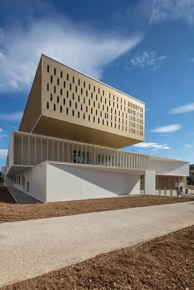 建筑设计示例：体块的穿插、咬合、堆叠32例-花瓣网