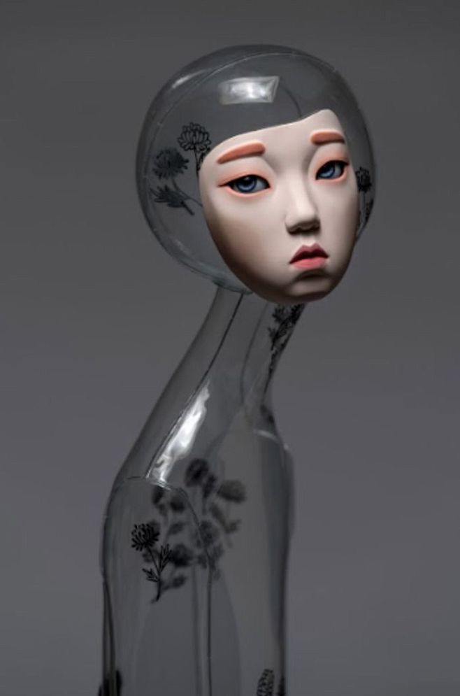 Yu Jinyoung 是一位韩国艺术家，曾在韩国，日本和欧洲展出过她的作品。艺术家使用塑料材料制作出透明材质的人物雕塑，然后在每一个雕塑上 ...
