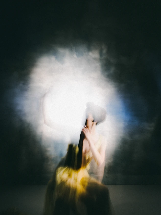 Fashion fashion editorial Mode model MUAH red studio styling -花瓣网