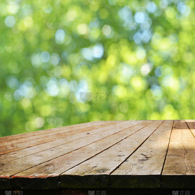 绿色背景模糊的空表格