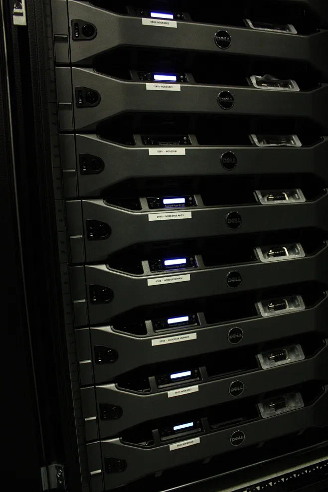 This contains an image of: -花瓣网