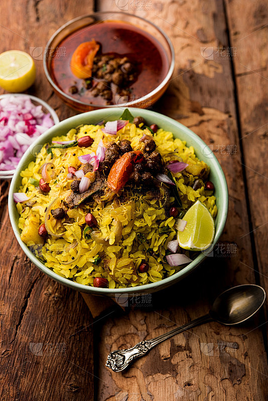 Aloo/神田保哈或Tarri Pohe配辣味咖喱。有选择性的重点