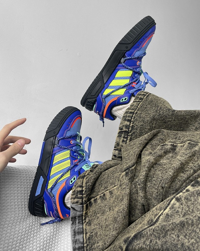 阳光男孩 EYEX 上脚 Game On 鞋款 ｜ Via adidas