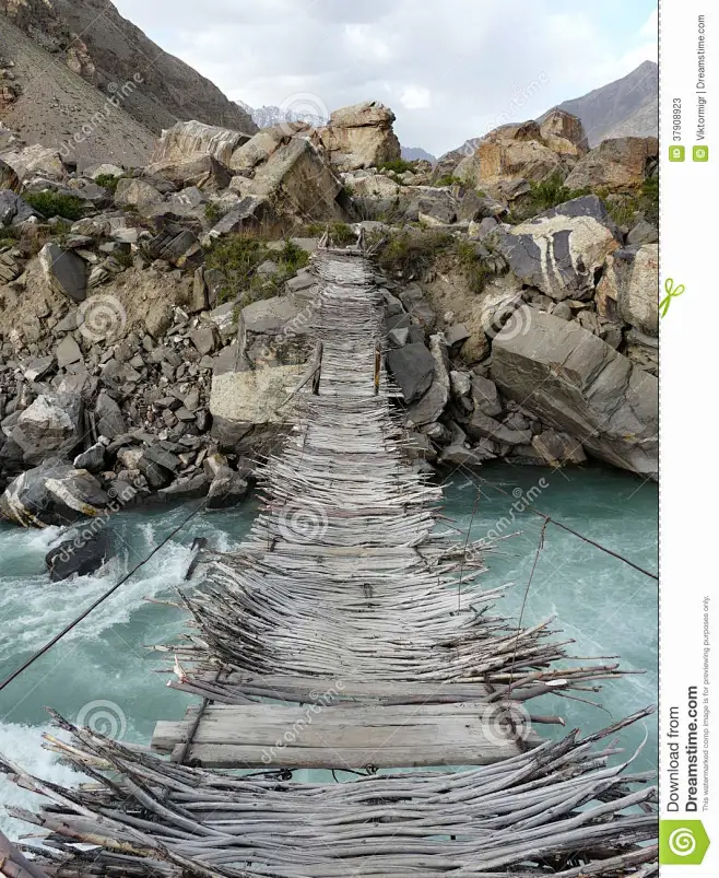 桥梁通过山小河-花瓣网