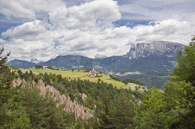 Ritten上的金字塔