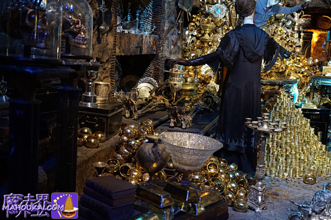 Bellatrixs! The Lestrange family vault at Gringotts Wizarding Ban(2)