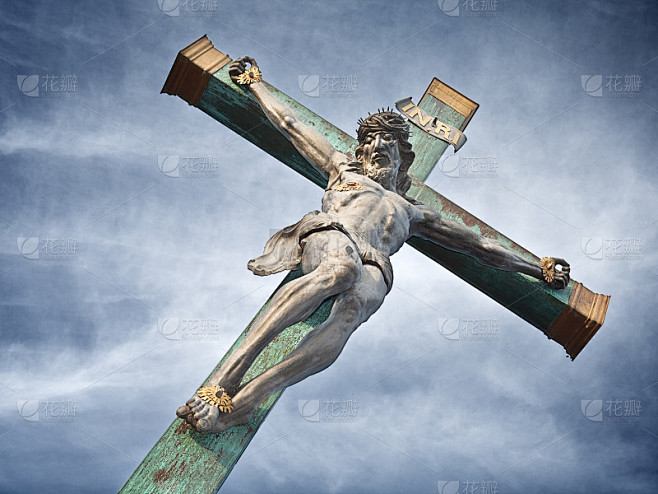 被钉在十字架上