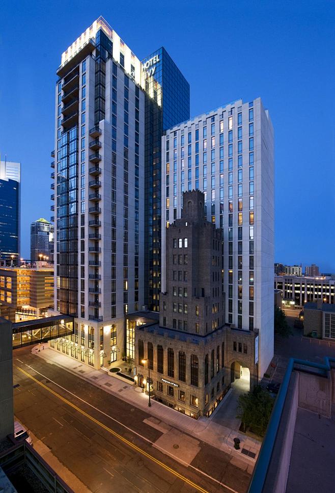 1)Hotel Ivy, Minneapolis—Hotel Ivy Exterior at Dusk 拍攝者 Luxury ...