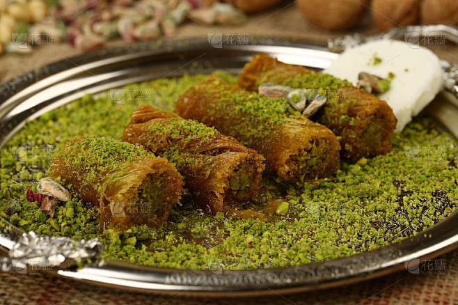 传统土耳其甜点Kunefe, Kanafeh, Kunefee