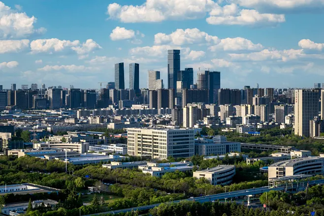 晴朗天气西安高新城市天际线-花瓣网