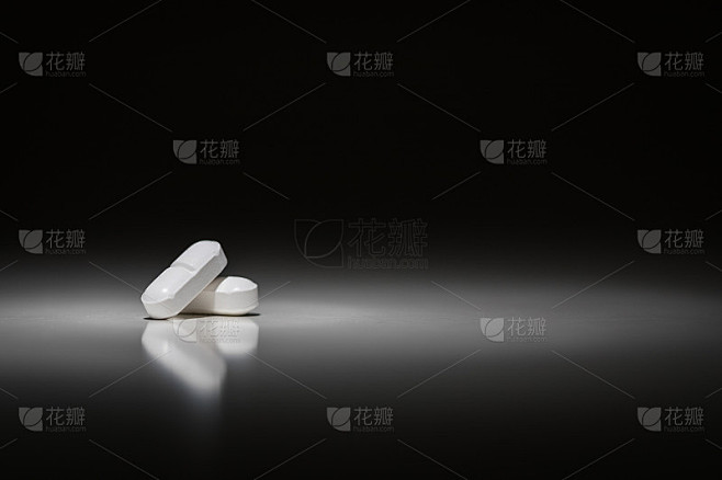 聚光灯下的氢可酮处方药。