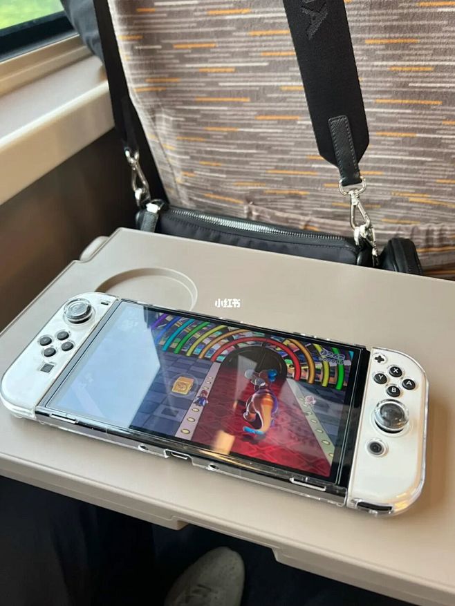 在路上玩Switch 舒适度+100分 : #switch #switcholed #马里奥