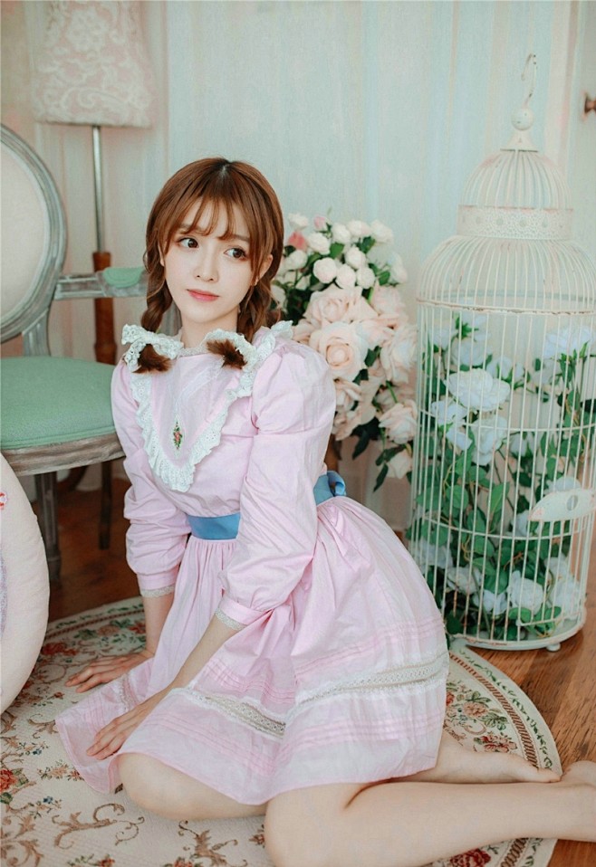 女性坐姿照片人体结构参考来自cgbook.cn (1201)