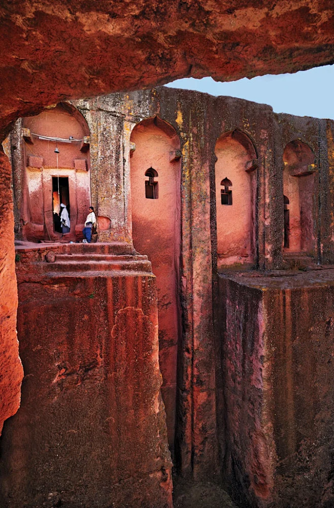 岩石凿成的布里埃尔- Rufael教堂。埃塞俄比亚拉利贝拉-花瓣网