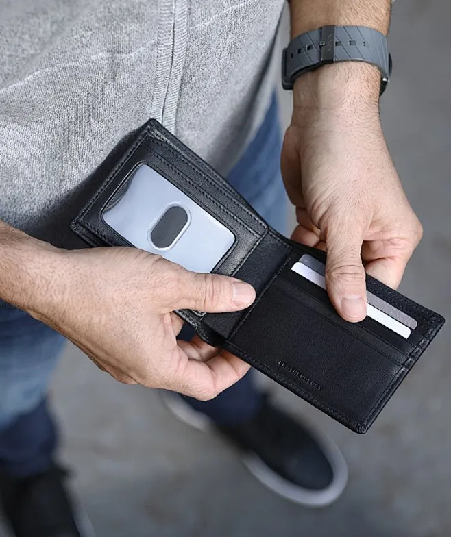 Personalized Leather Men's Bifold Wallets | Choose from a number of ...