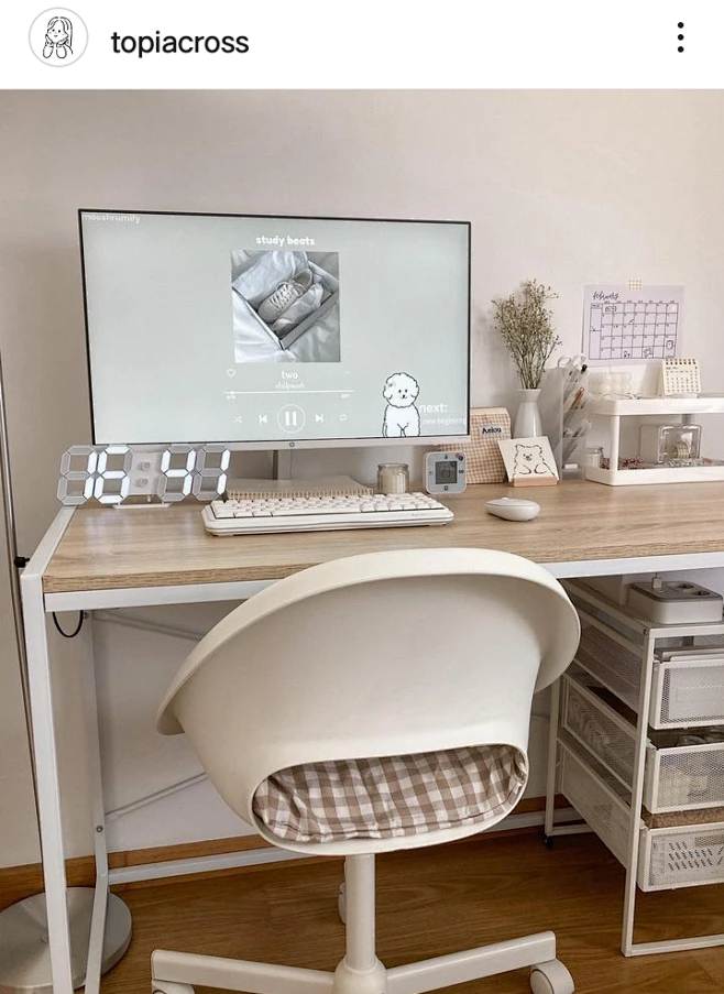 ins博主@topiacross的简约风书桌 白色 原木-花瓣网