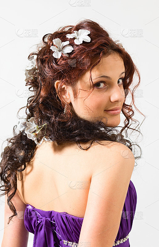 有漂亮发型的女孩。