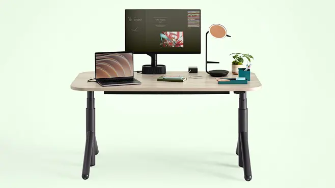 desk with eclipse lamp, monitor-花瓣网
