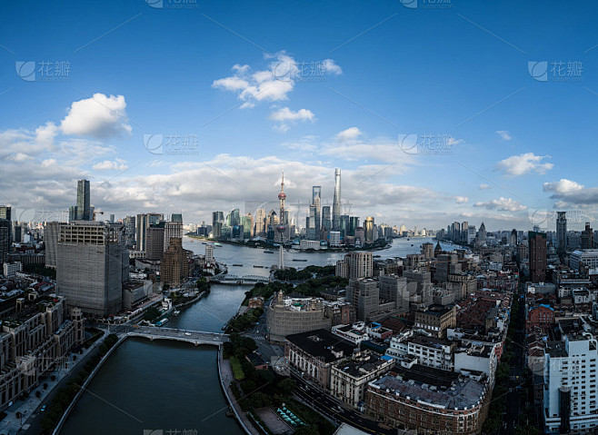 下午鸟瞰上海陆家嘴和黄浦江