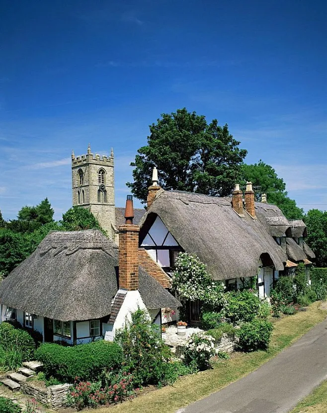 Cottage Style Homes, Cottage Cabin, Thatched Cottage, Cottage Design ...