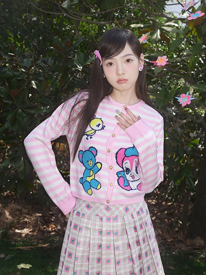 tntntutu桃心商店 粉白条纹原创昭和小熊卡通条纹针织圆领开衫-花瓣网