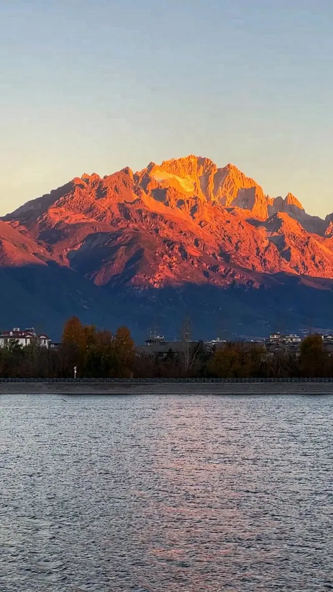 玉龙雪山 日照金山的搜索结果_百度图片搜索-花瓣网